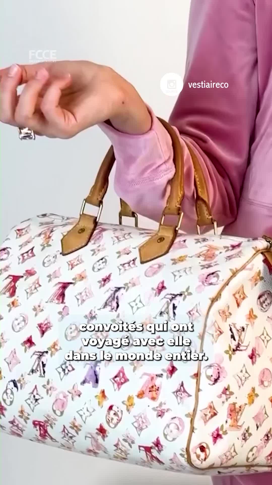 Paris Hilton vend des pièces de mode emblématiques pour venir en aide ...