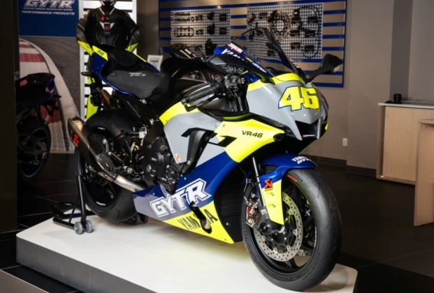 Bikin Fans Ngiler, Yamaha R1 Valentino Rossi Replica Dijual Segini