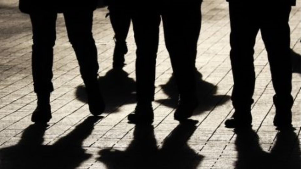 Σκηνές φρίκης στον Πύργο: 30 άτομα λίντσαραν 7 νεαρούς στο κέντρο της ...