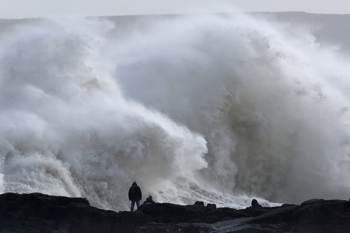UK weather live: Major bridge closes as 70mph winds and heavy rain ...