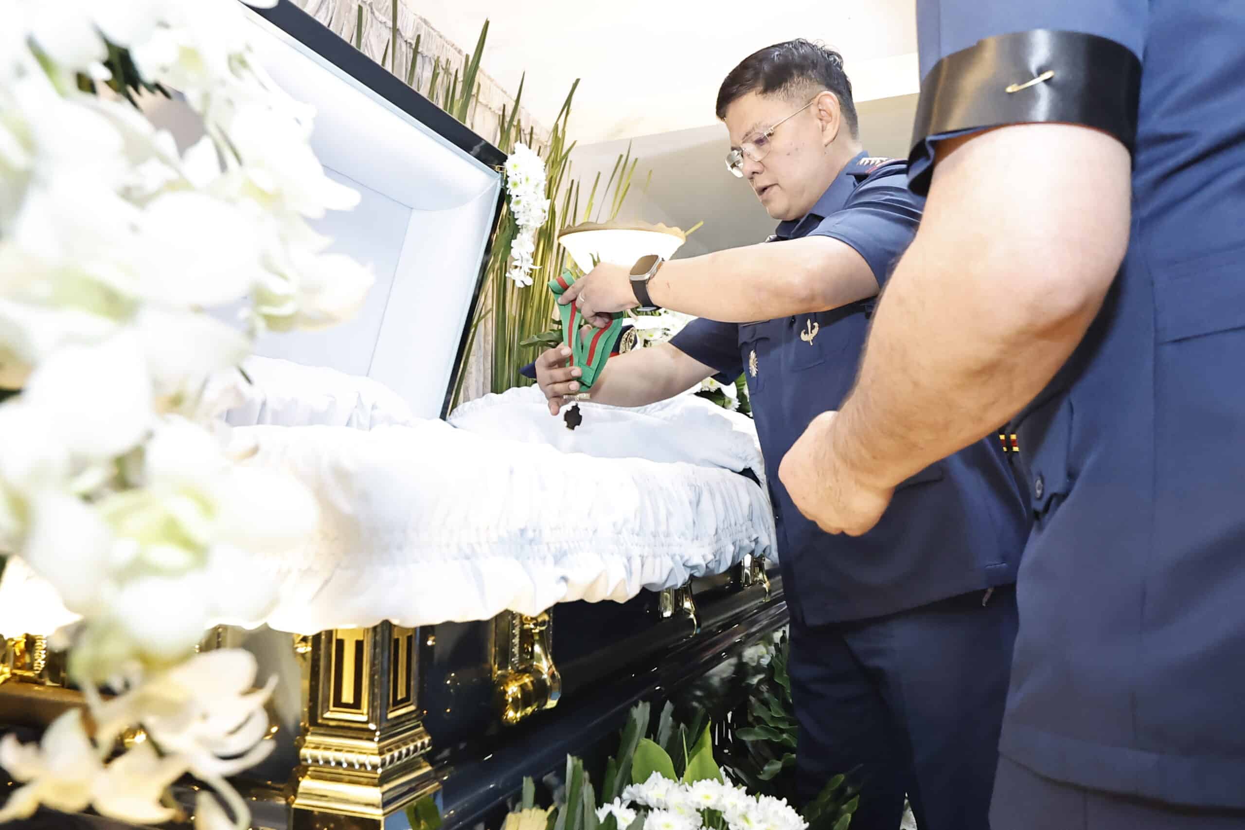 PNP awards medals to colonel who died in US mid-air collision