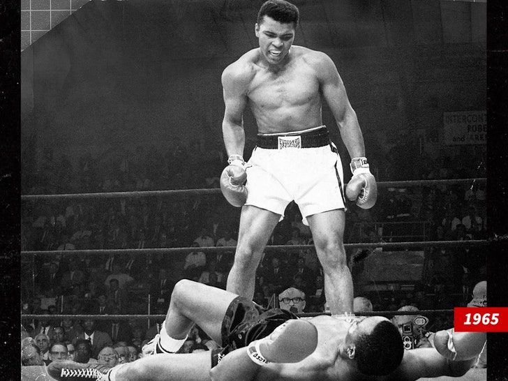 Donald Trump Announces U.S. to Build Kobe Bryant & Muhammad Ali Statues