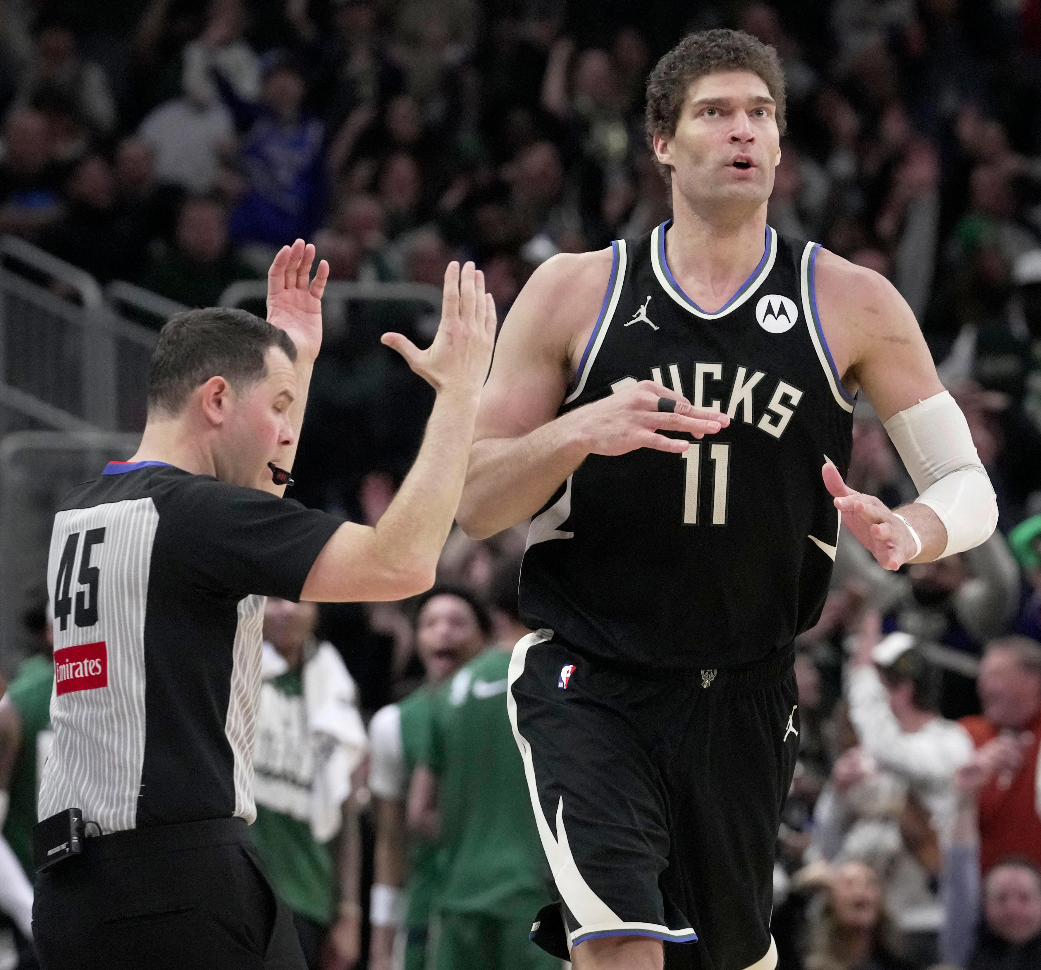 Giannis, Milwaukee Bucks fans show their love for Brook Lopez on social ...