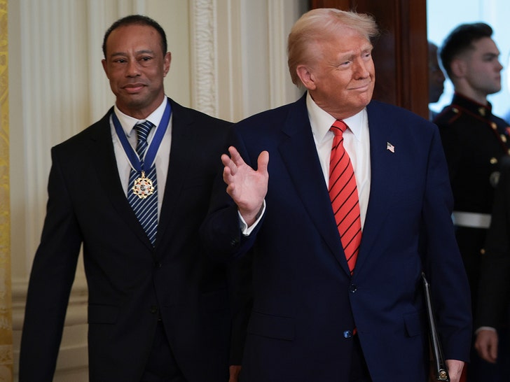 Donald Trump Announces U.S. to Build Kobe Bryant & Muhammad Ali Statues