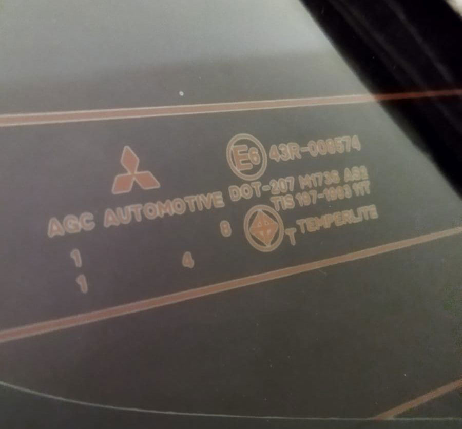 Wajib Tahu, Ini Arti Kode di Pojokan Kaca Mobil Wajib Tahu, Ini Arti Kode di Pojokan Kaca Mobil