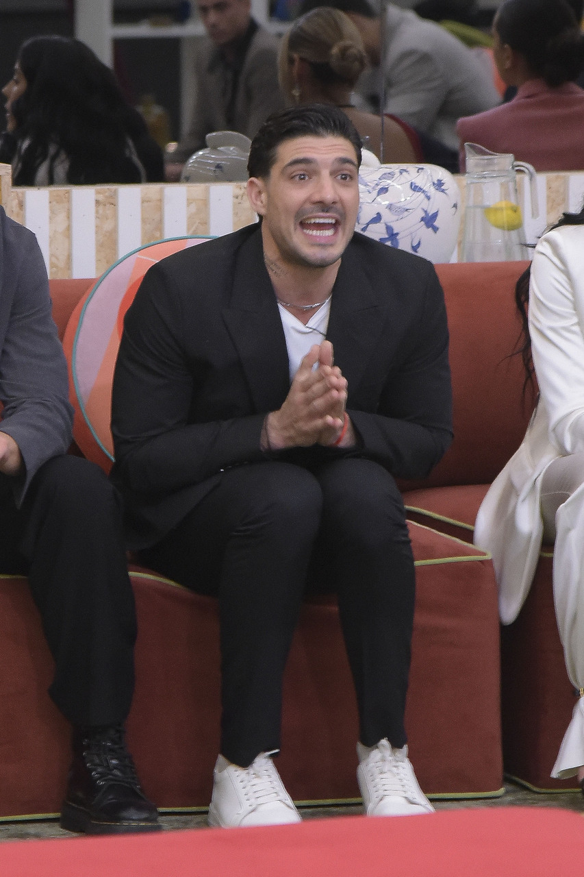 Grande Fratello, le pagelle: Helena e l'addio a Zeudi (8), Federico cuore di papà (7,5), Lorenzo ...