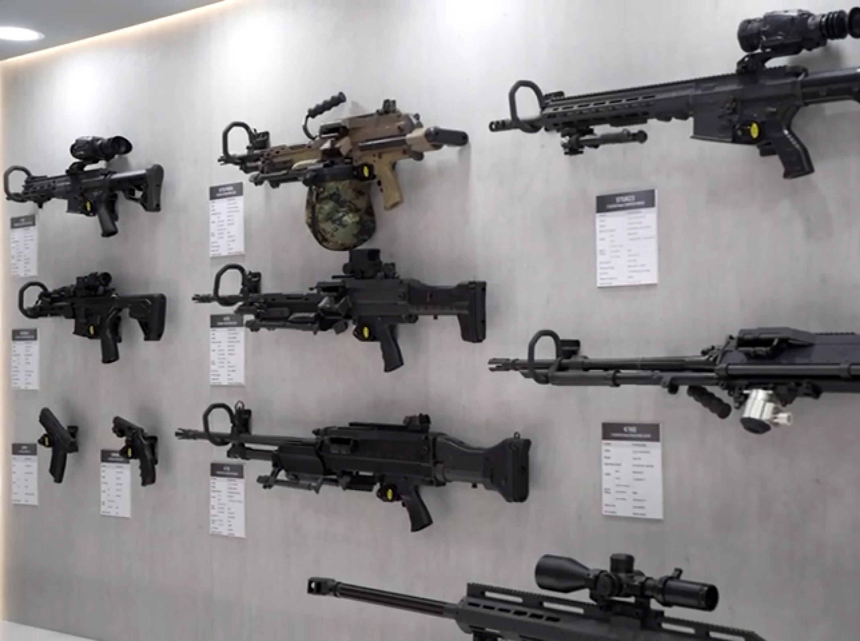 Korea's SNT Motiv showcases latest rifles, machine guns at IDEX 2025