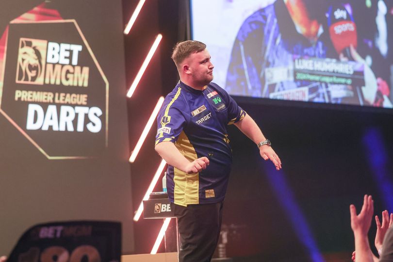 Luke Littler fumes at Dublin crowd before throwing darts in anger after ...