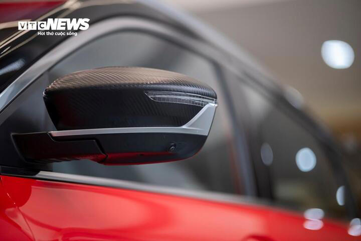 Cận cảnh SUV cỡ B giá rẻ Geely Coolray sắp bán tại Việt Nam