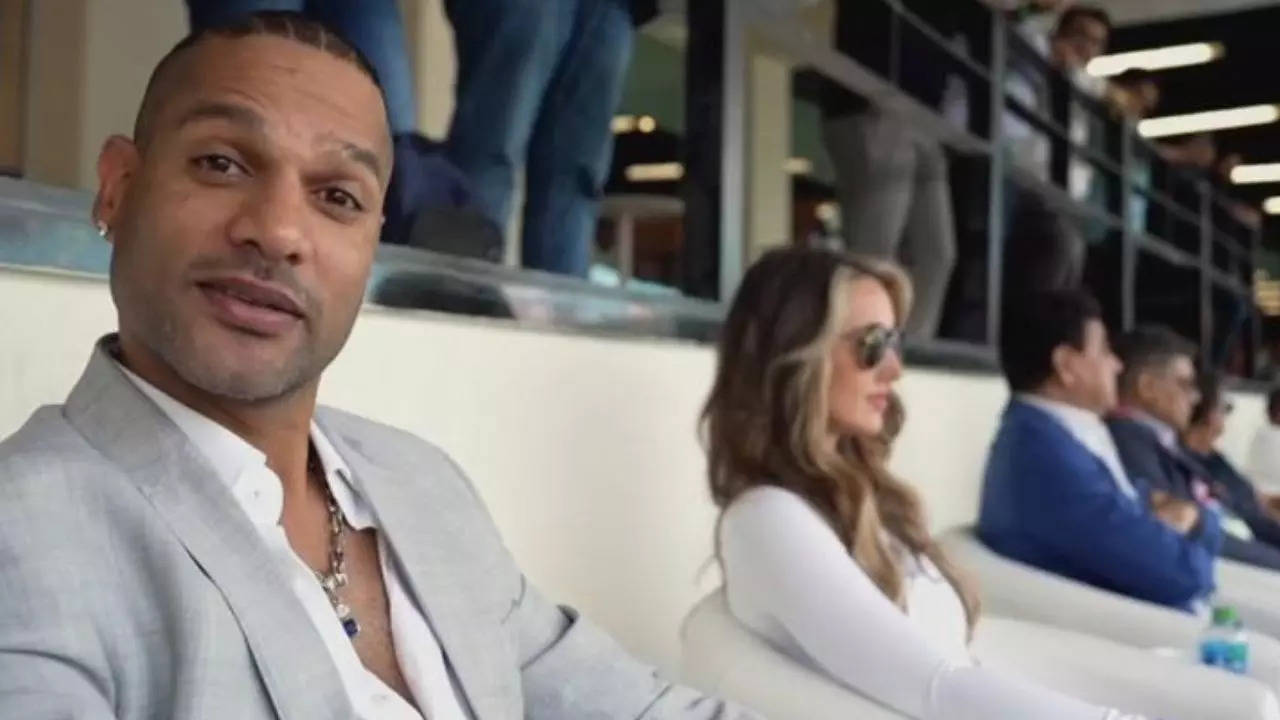 Shikhar Dhawan sparks dating rumours with THIS mystery woman at ...