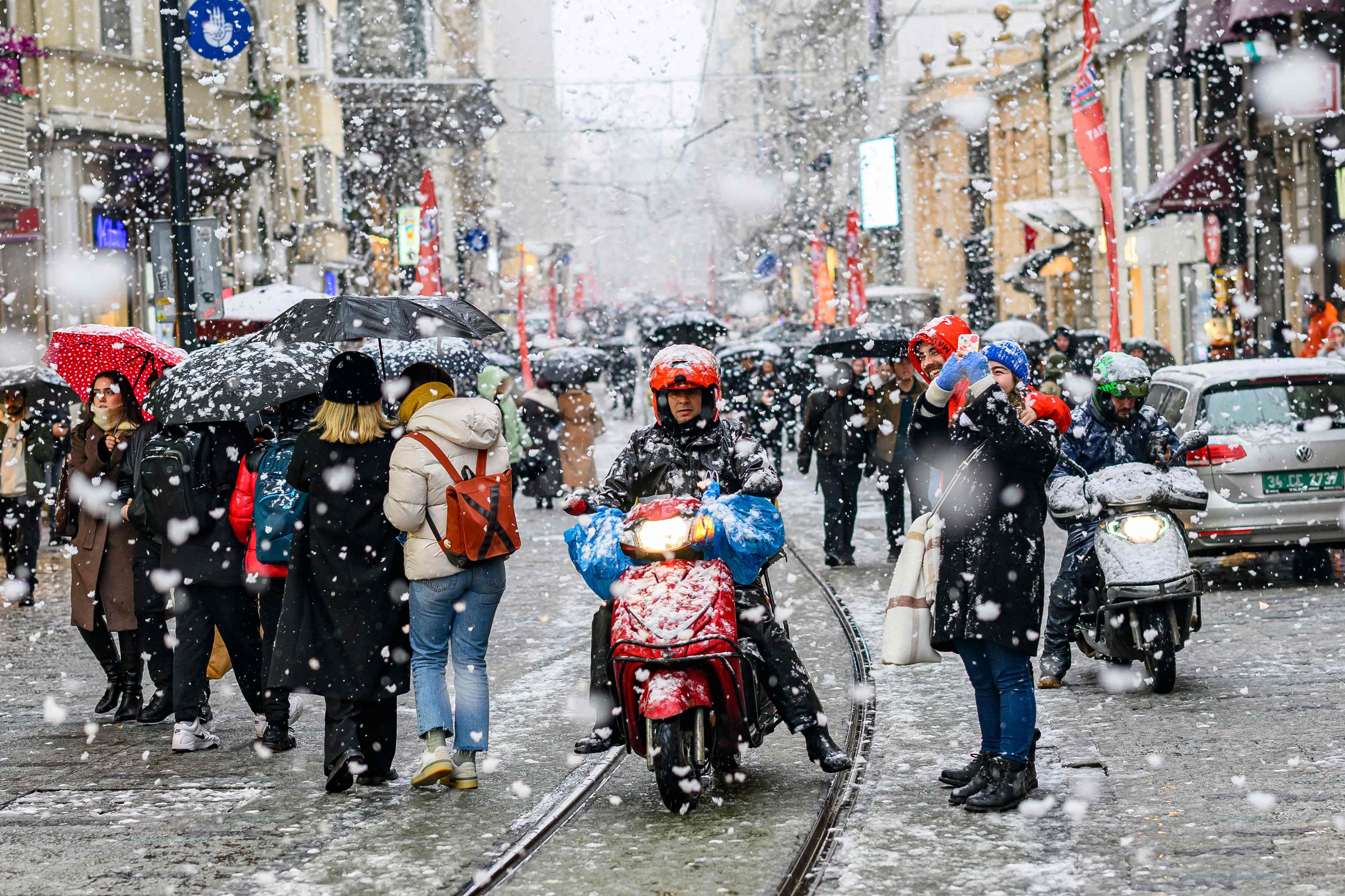 Heavy snow causes chaos in Istanbul as Arctic storm hits Turkey