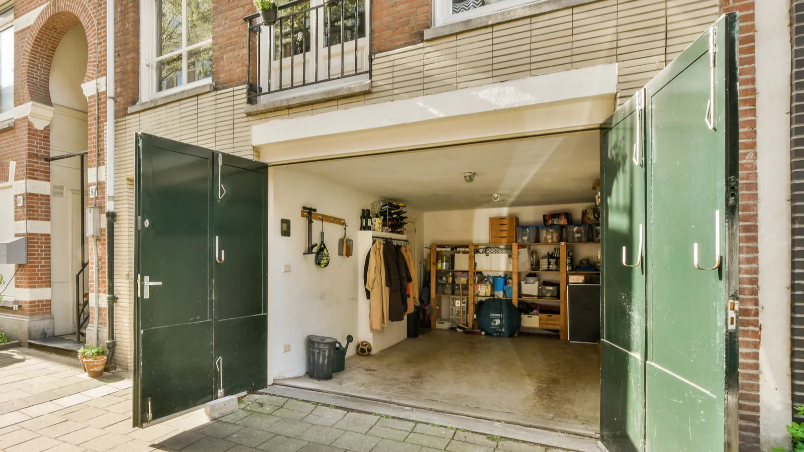 How to Convert Your Garage into a Cozy Living Space