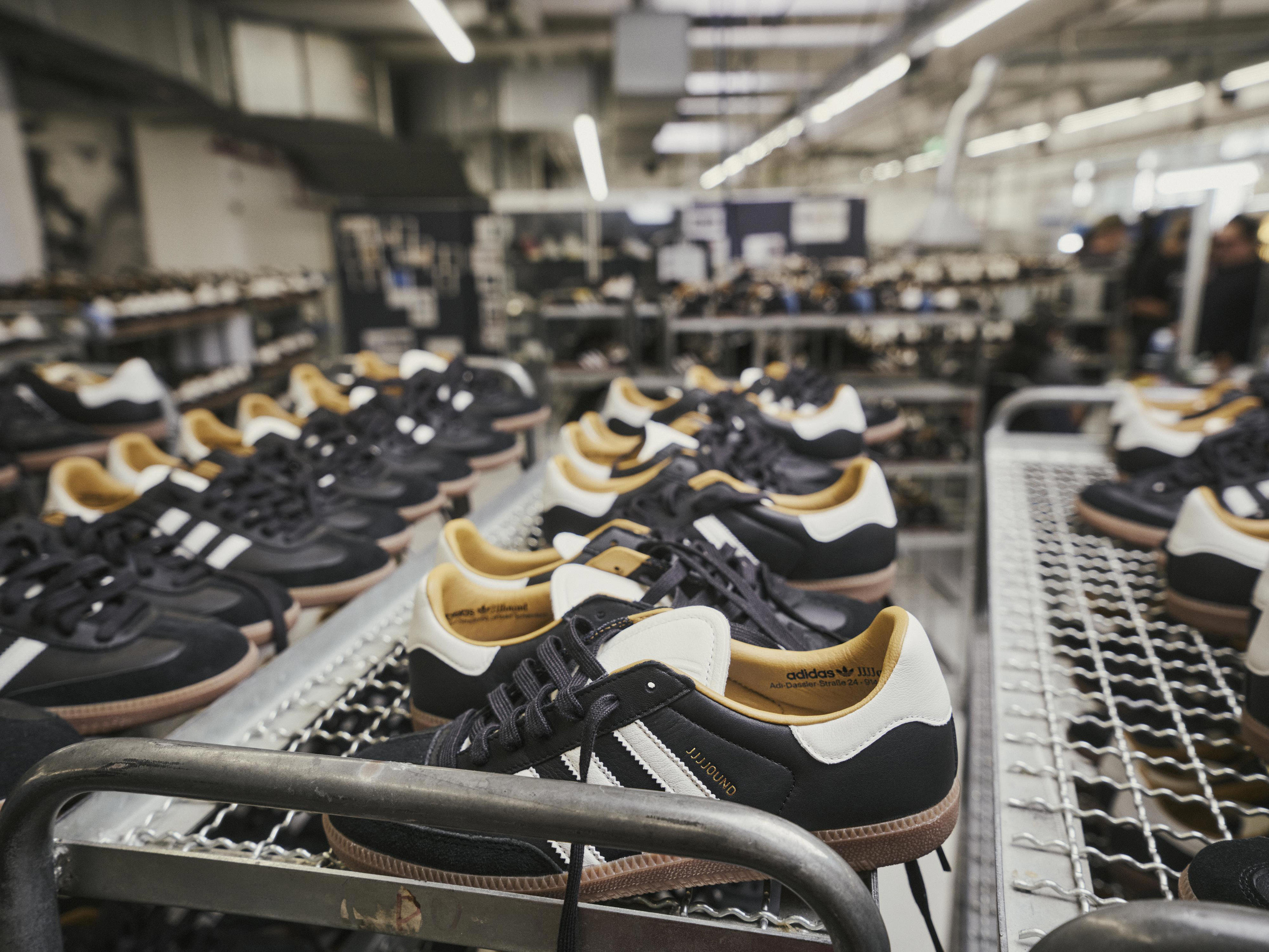These retro sneakers for men will never go out of style
