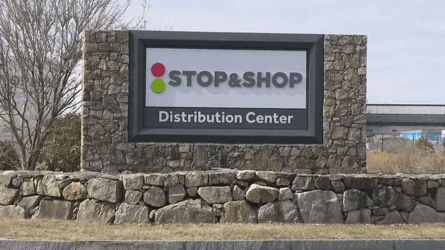 Union members hold practice picket demonstration at Stop & Shop ...