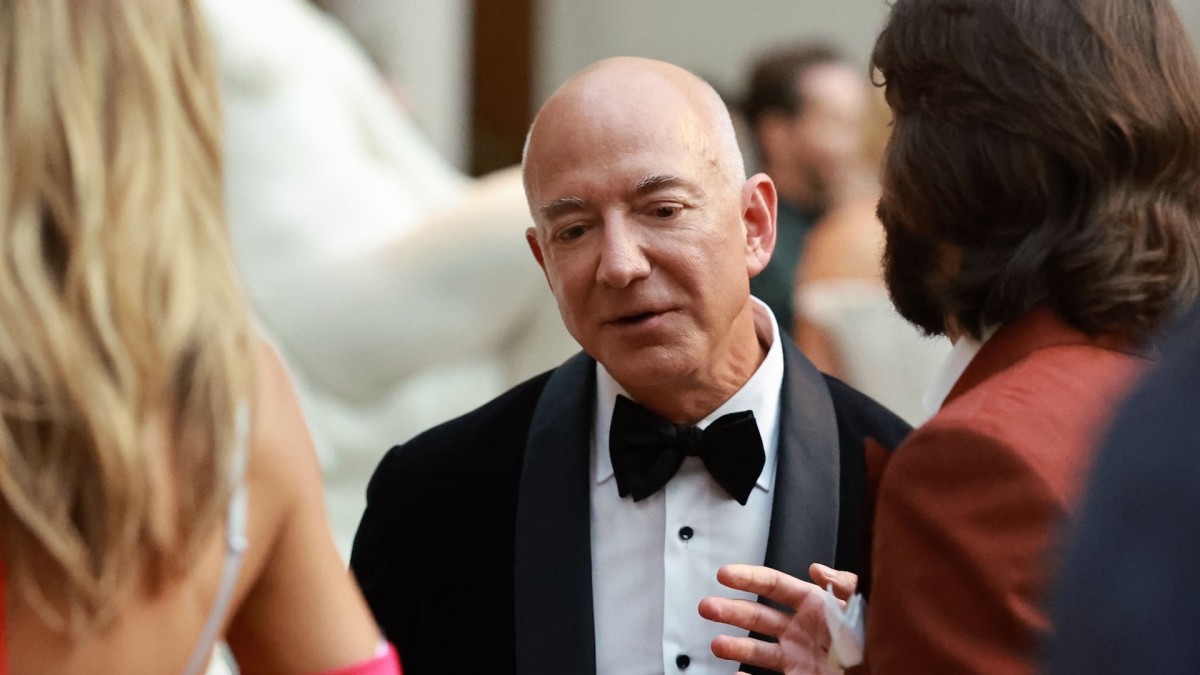 Jeff Bezos Just Lost a Whopping Amount of Money in Stock Market Chaos