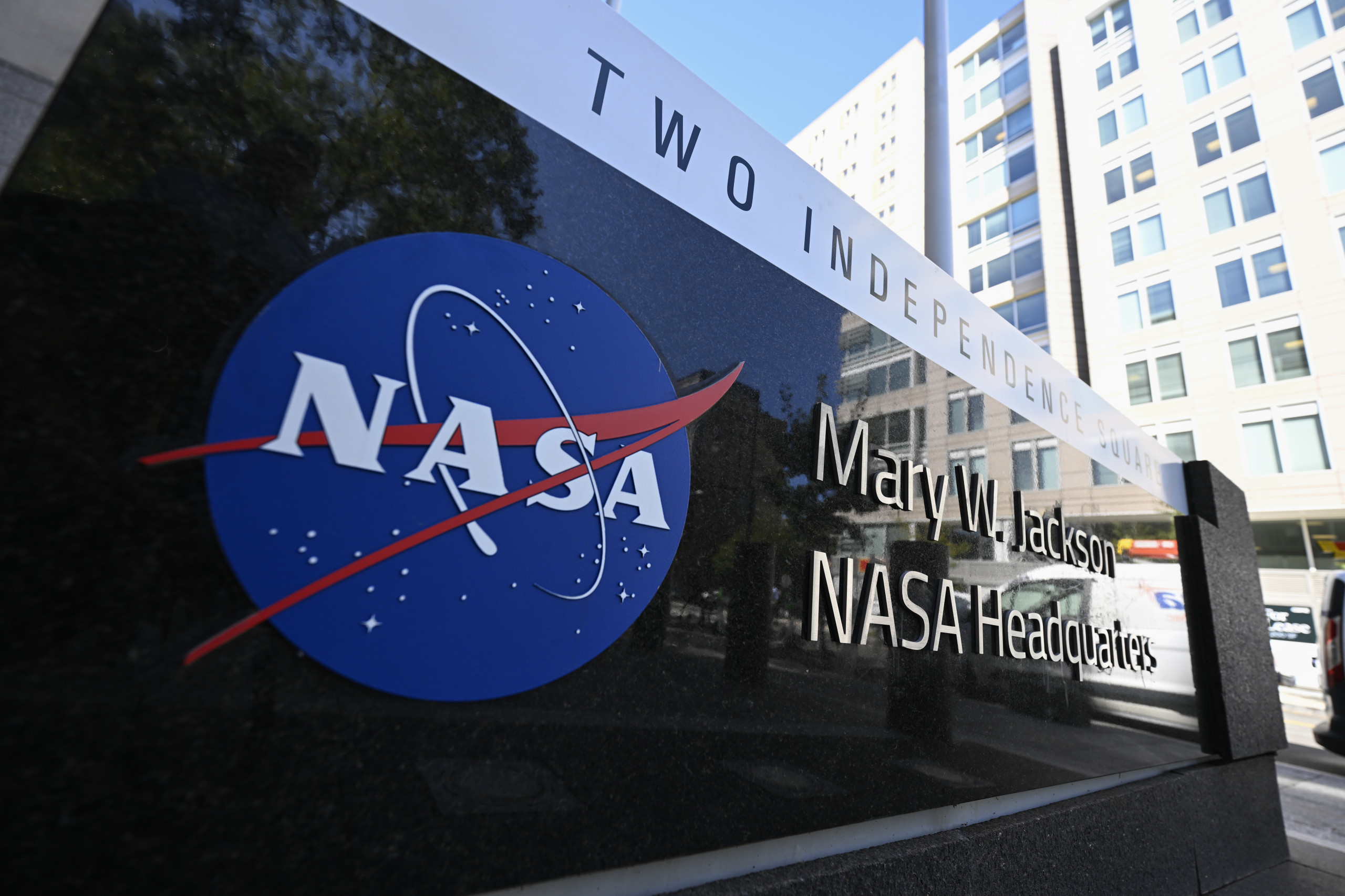 NASA reaches agreement on recent hire layoffs