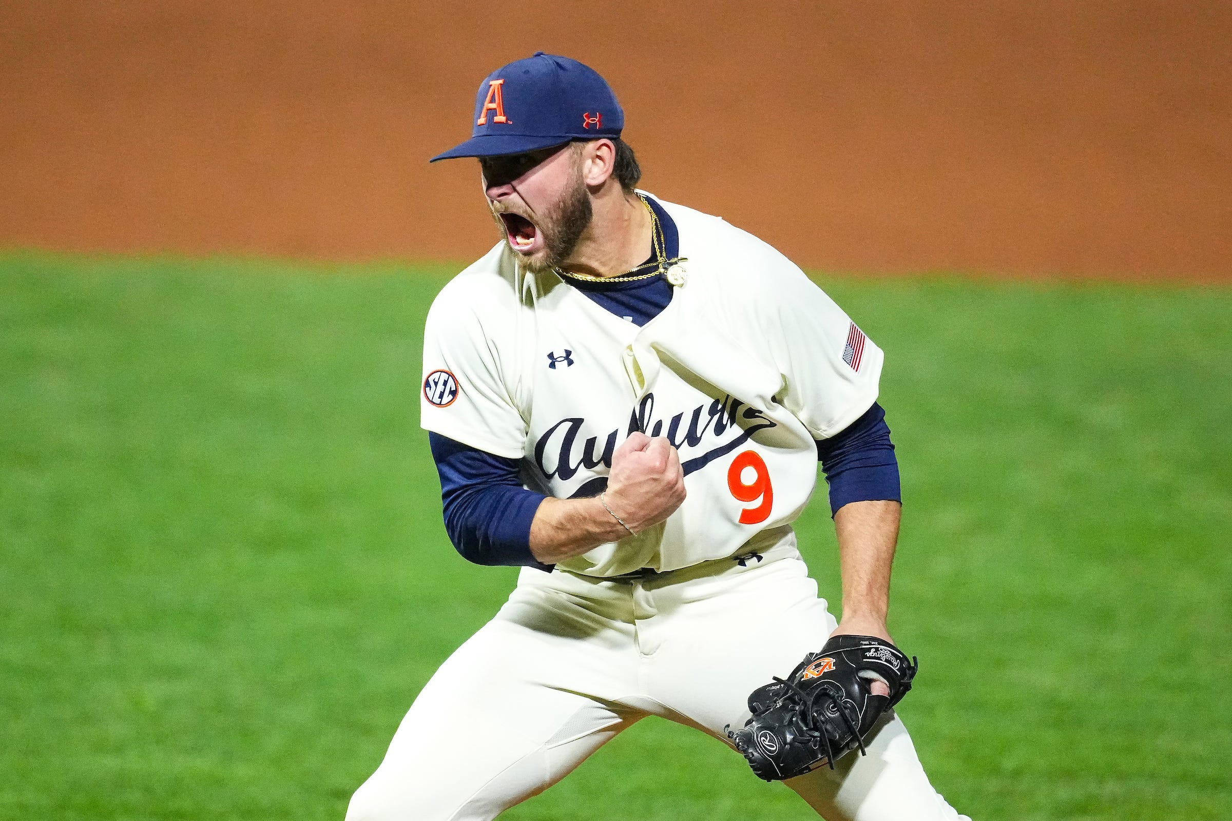 Where is Auburn baseball ranked in USA TODAY Baseball Coaches top 25?