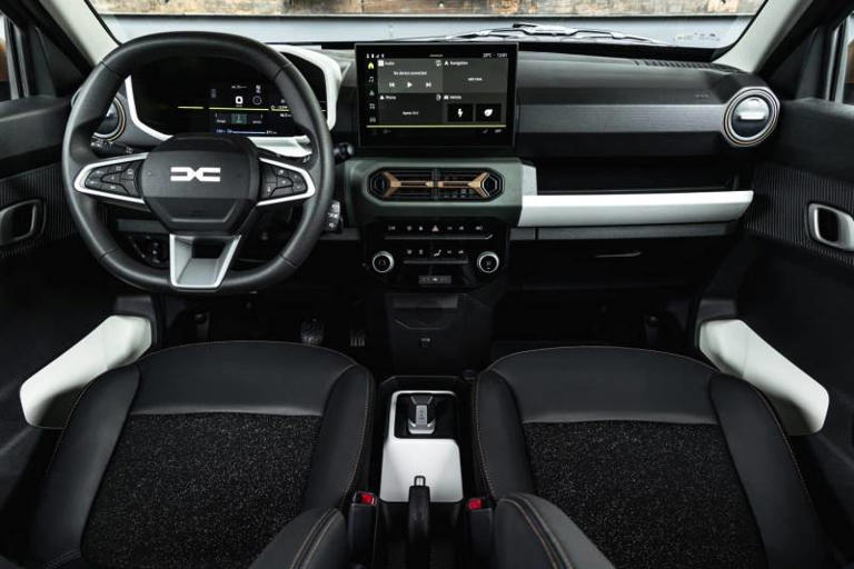 Dacia Spring 2025, alla guida della citycar elettrica