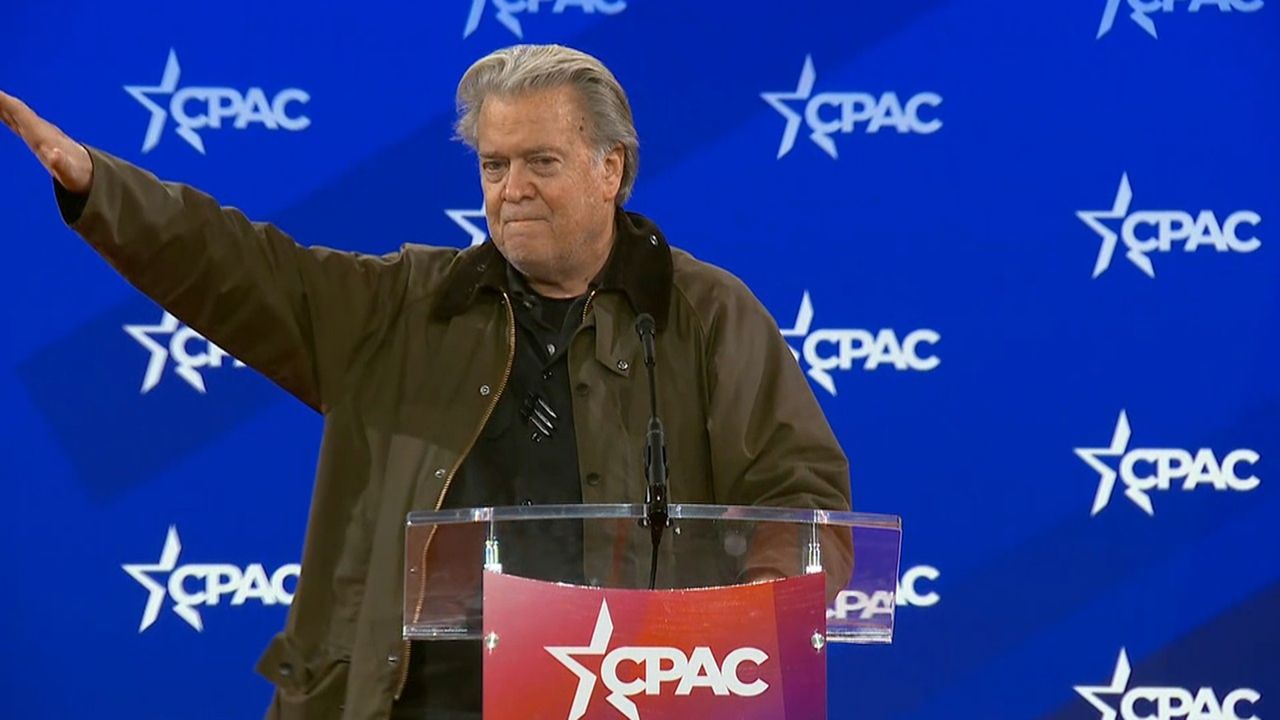 'Fight! Fight! Fight!' - Steve Bannon also shows the Hitler salute