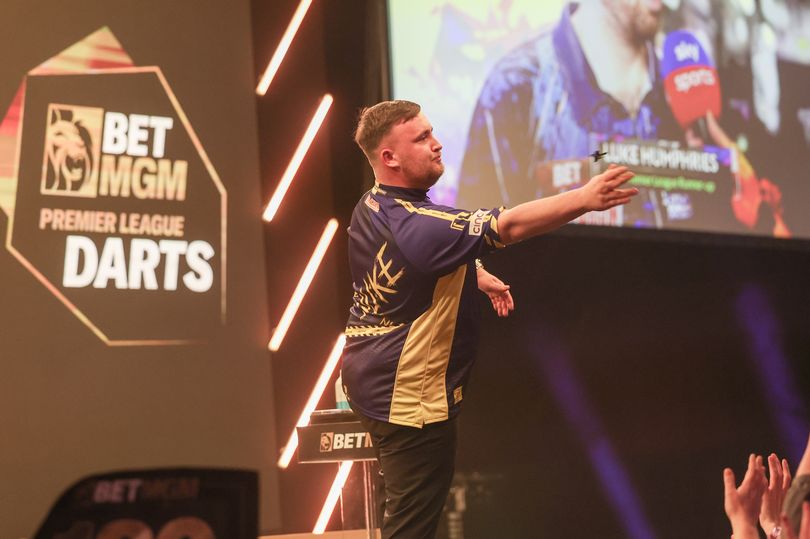 Luke Littler fumes at Dublin crowd before throwing darts in anger after ...