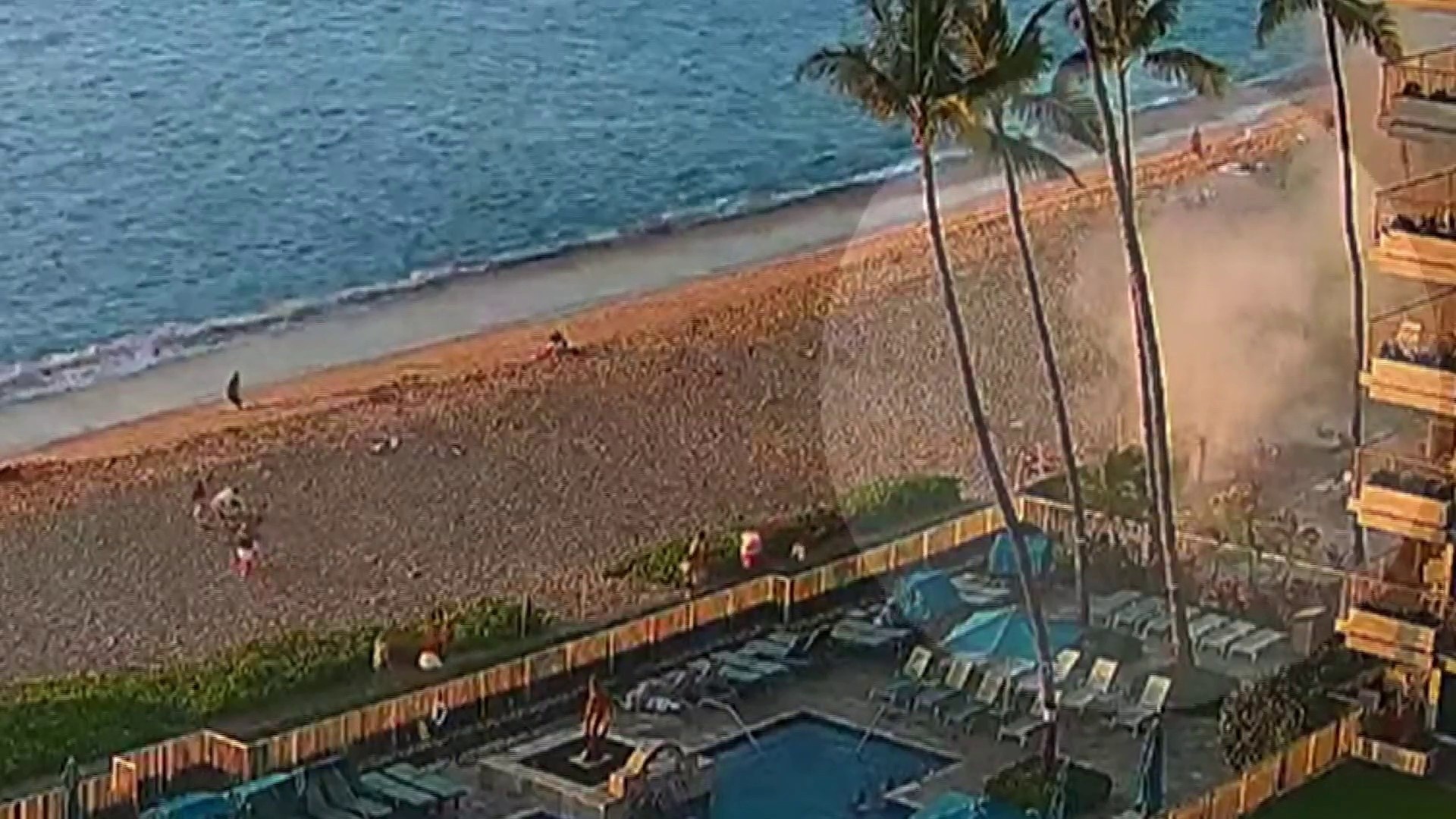 Several hurt after explosion at resort in Maui