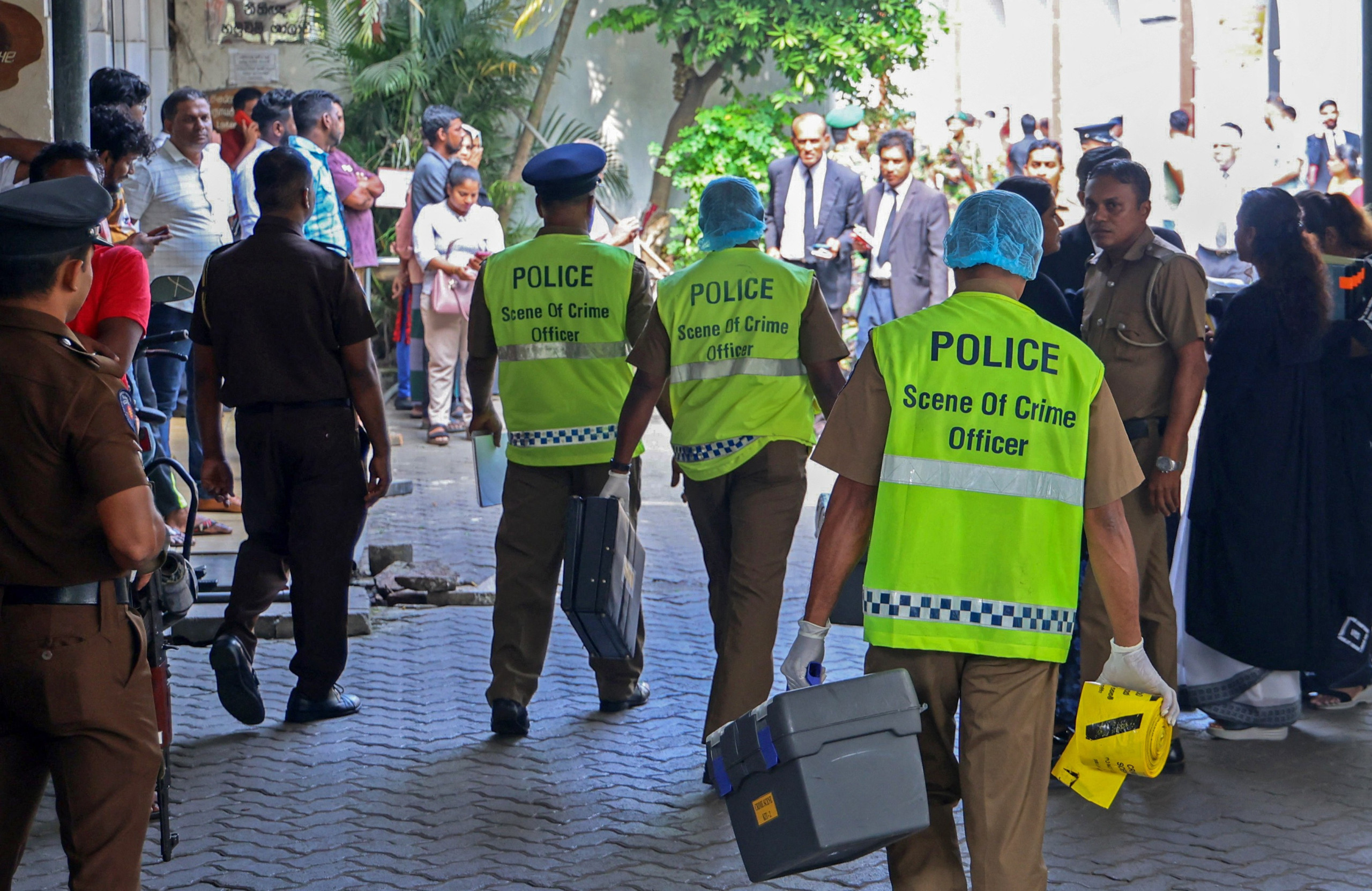 Gunman disguised as lawyer shoots gang leader in Sri Lankan court