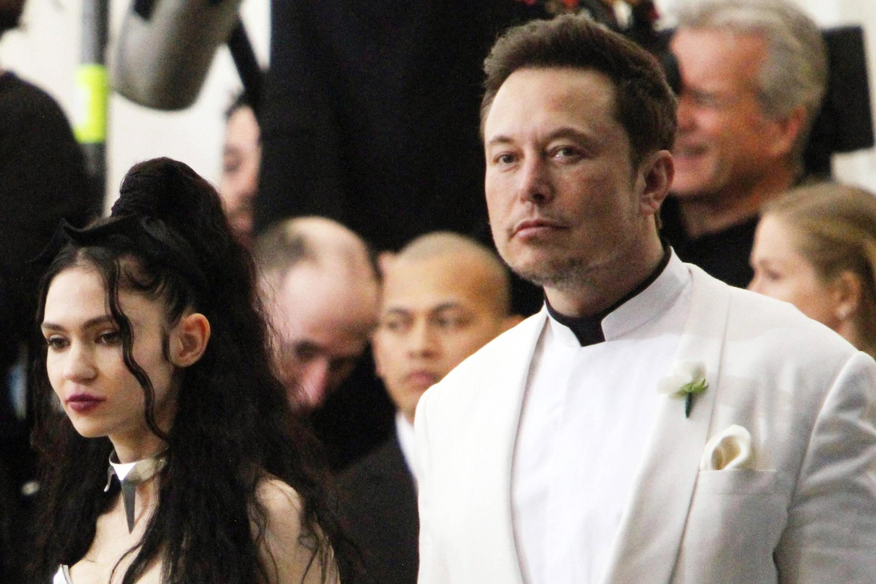 Auf X: Kind schwer erkrankt: Sängerin Grimes wendet sich verzweifelt an ...