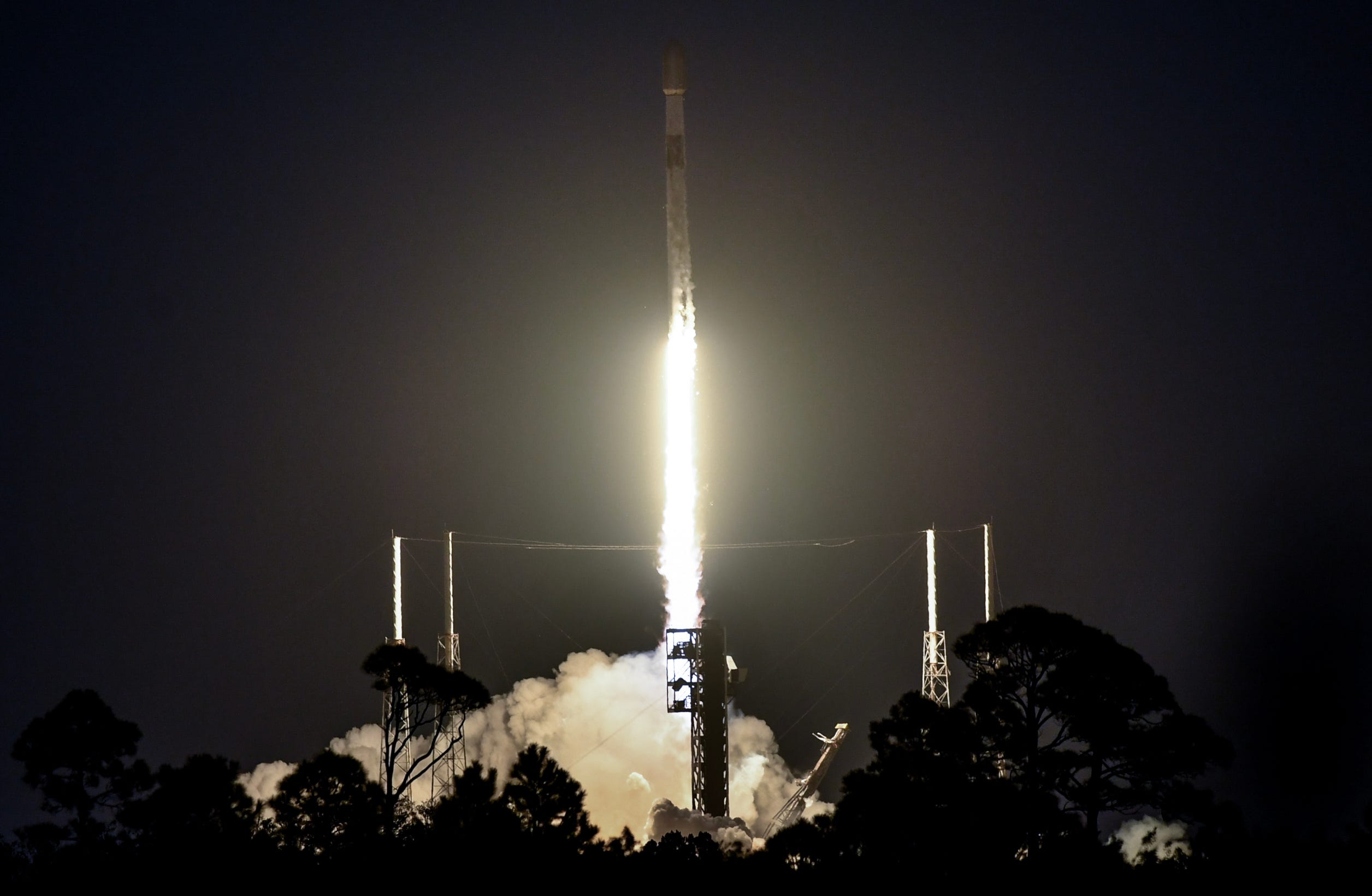 SpaceX late-night rocket launch: When is liftoff? When to see in ...