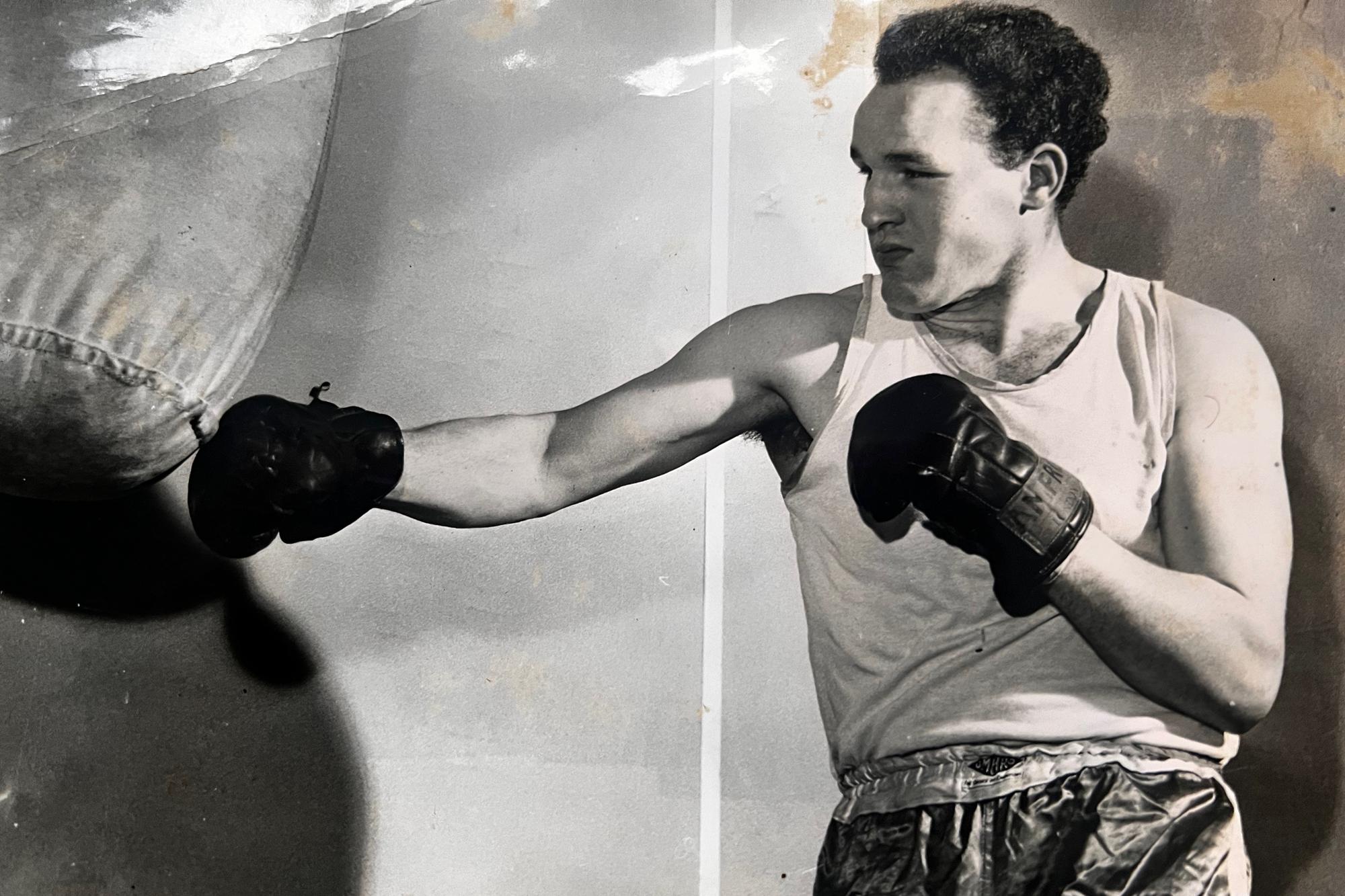 Tributes to amateur boxer Bernard Pollard – ‘The Burnley Banger'