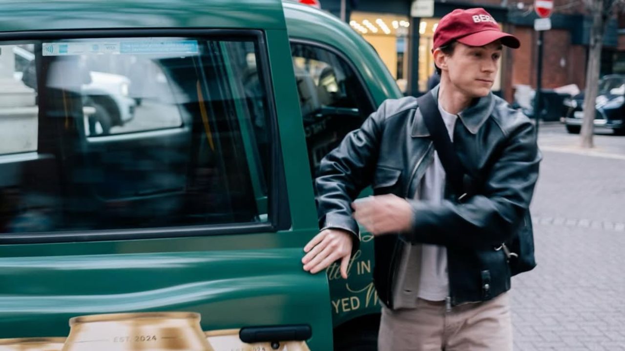 Tom Holland wordt verhinderd om een biertje van zijn eigen merk te ...