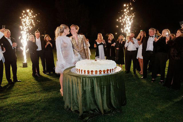 Table cakes are the newest wedding reception trend—here's what to know ...