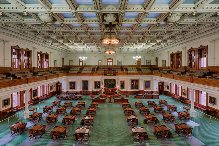 Texas Senate committee advances bill that would give teachers $4B pay raise