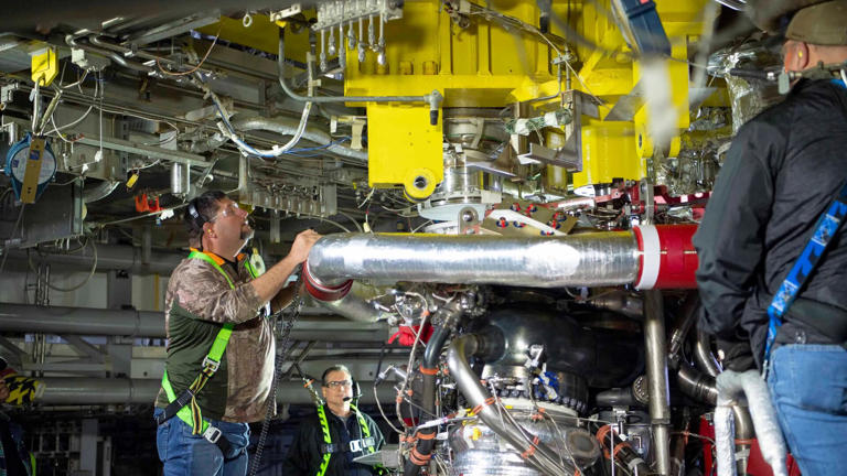 NASA installs new RS-25 engine at Stennis Space Center