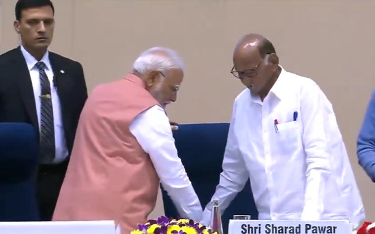 PM Modi’s Warm Gesture Towards Sharad Pawar At Marathi Sammelan — WATCH PM Modi’s Warm Gesture Towards Sharad Pawar At Marathi Sammelan — WATCH