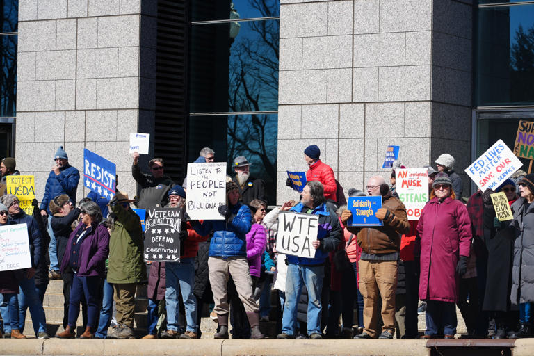 Asheville veterans show in numbers with protesters against Trump's ...