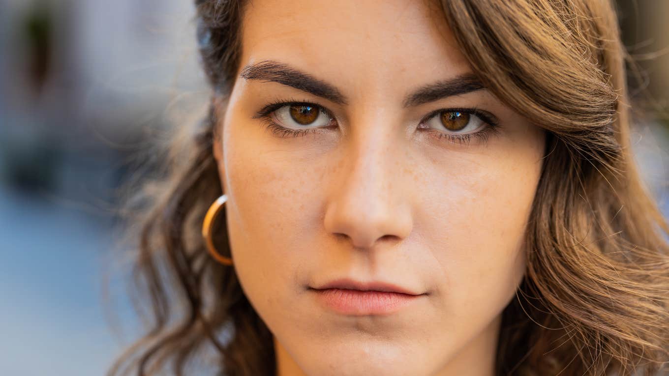 11 Quiet Behaviors Of A Person With Evil Intentions, According To ...