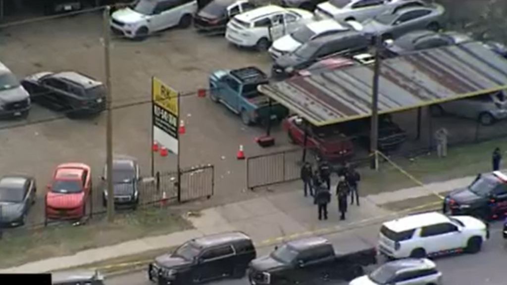 2 dead, 1 injured in auto sales lot shooting in Forest Hill
