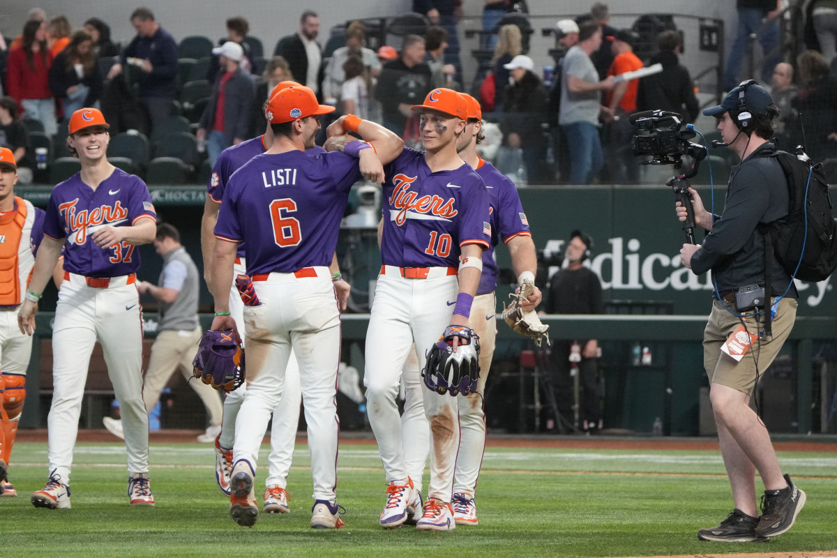 SportsCenter Top-10 Play by Clemson Outfielder