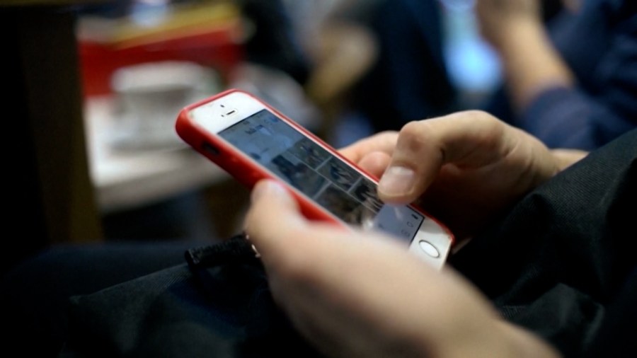 Tennessee bill to let schools ban, collect cell phones gains bipartisan ...