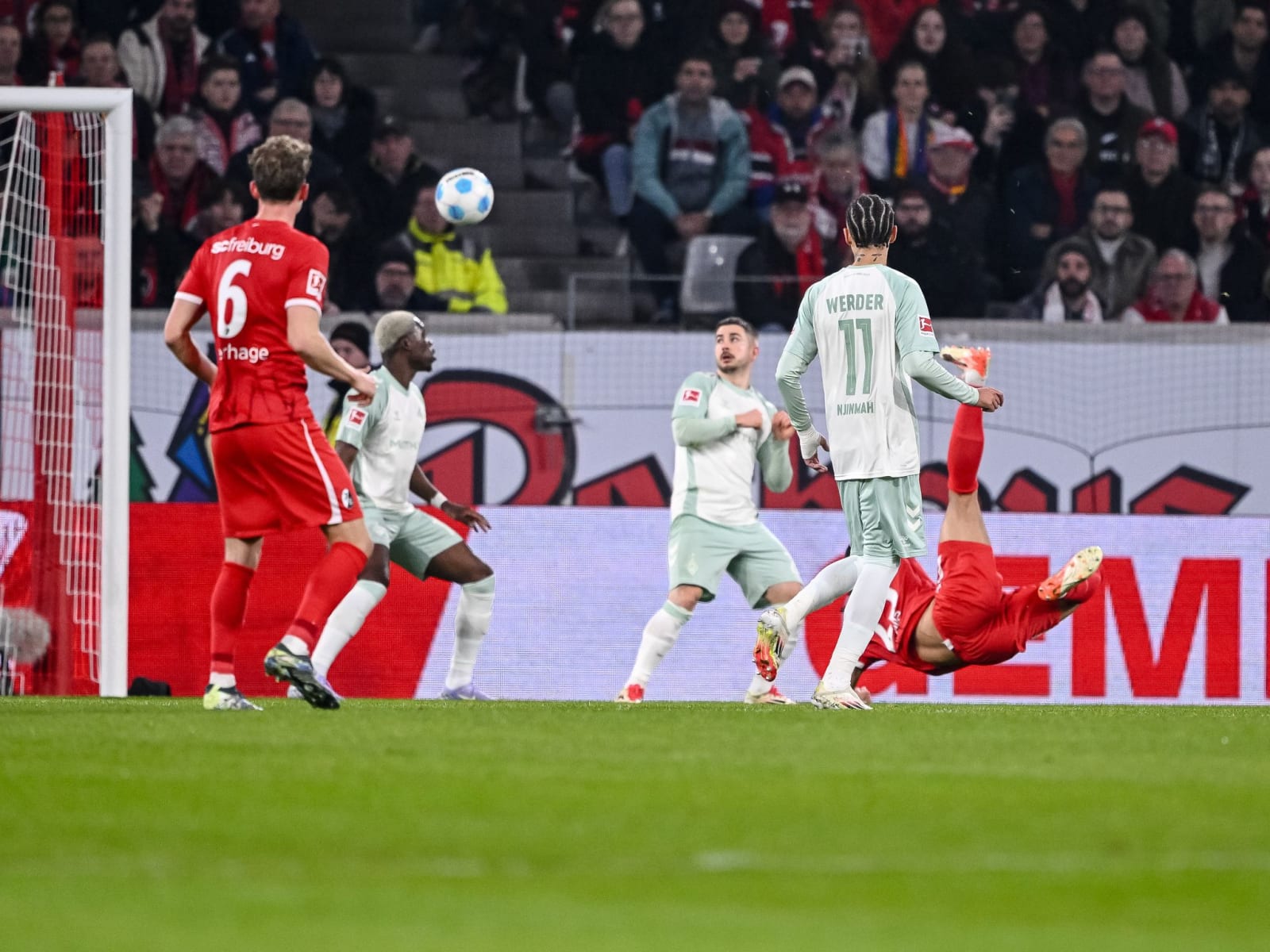 Sildillia overhead kick and double brace help Freiburg thrash Bremen