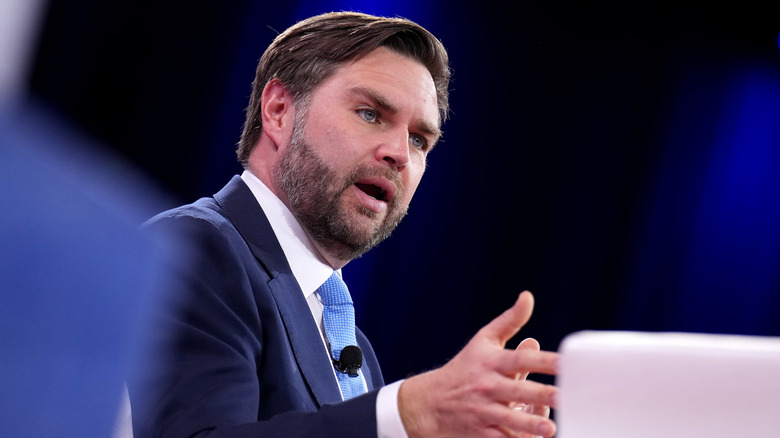 JD Vance's Ridiculous CPAC Fashion Fail Is Another Embarrassment For ...