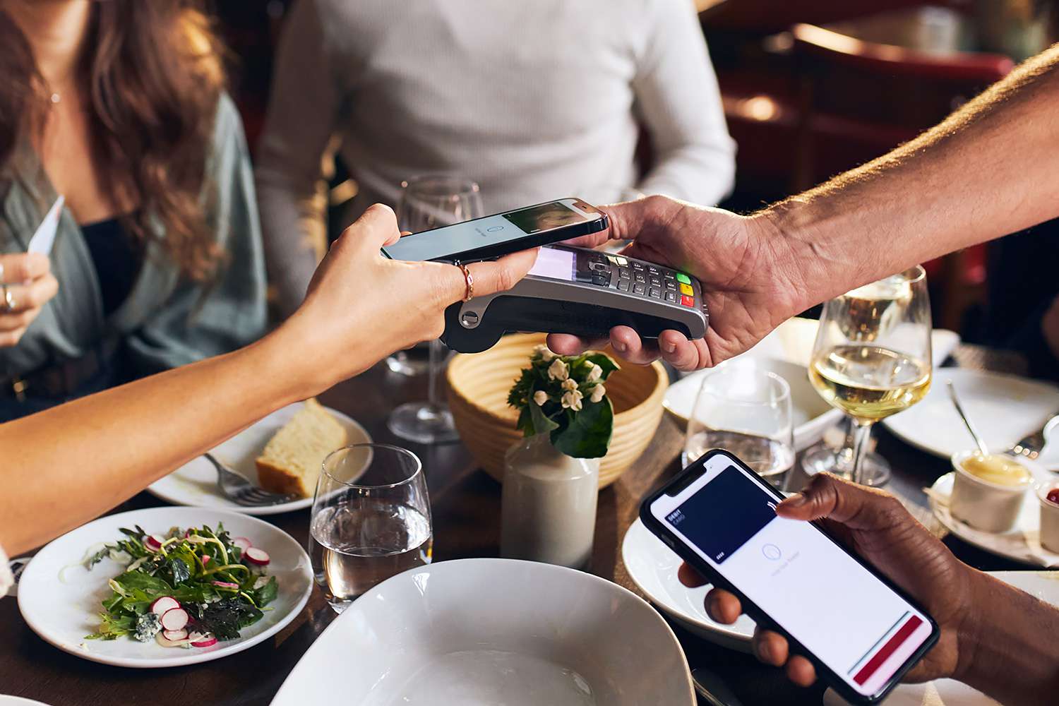 Server Wonders If It's Okay to Ask Customers Why They Didn't Tip — and ...