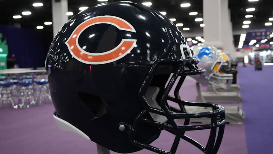 Chicago Bears reward contract negotiator; what about their GM?
