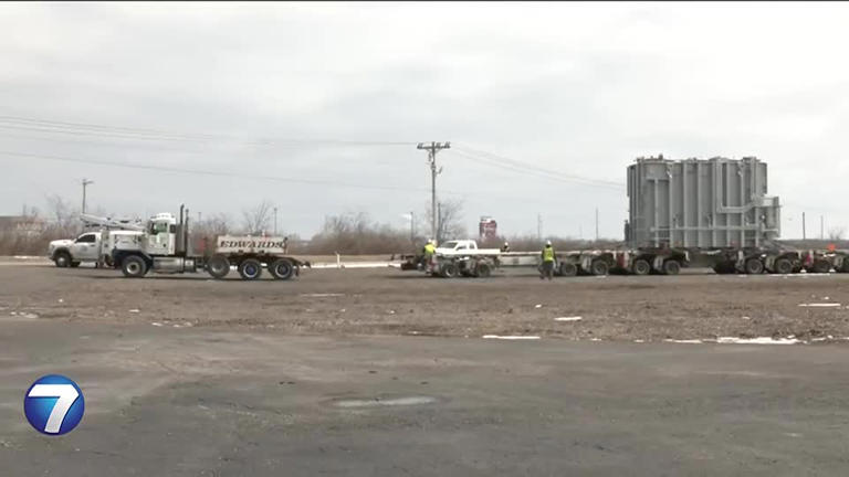 Superload moving across counties closes roads for hours longer than ...