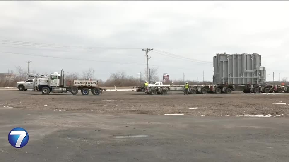 Superload moving across counties closes roads for hours longer than ...