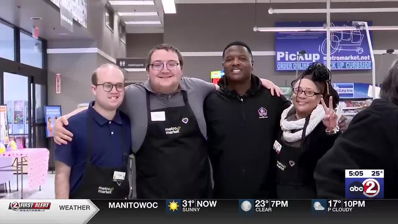 LeRoy Butler visits Metro Markets for “Supermarket Employee Day”