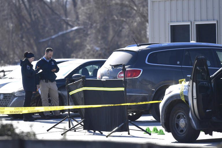 3 shot and killed outside Louisville, Kentucky, motor vehicle office ...