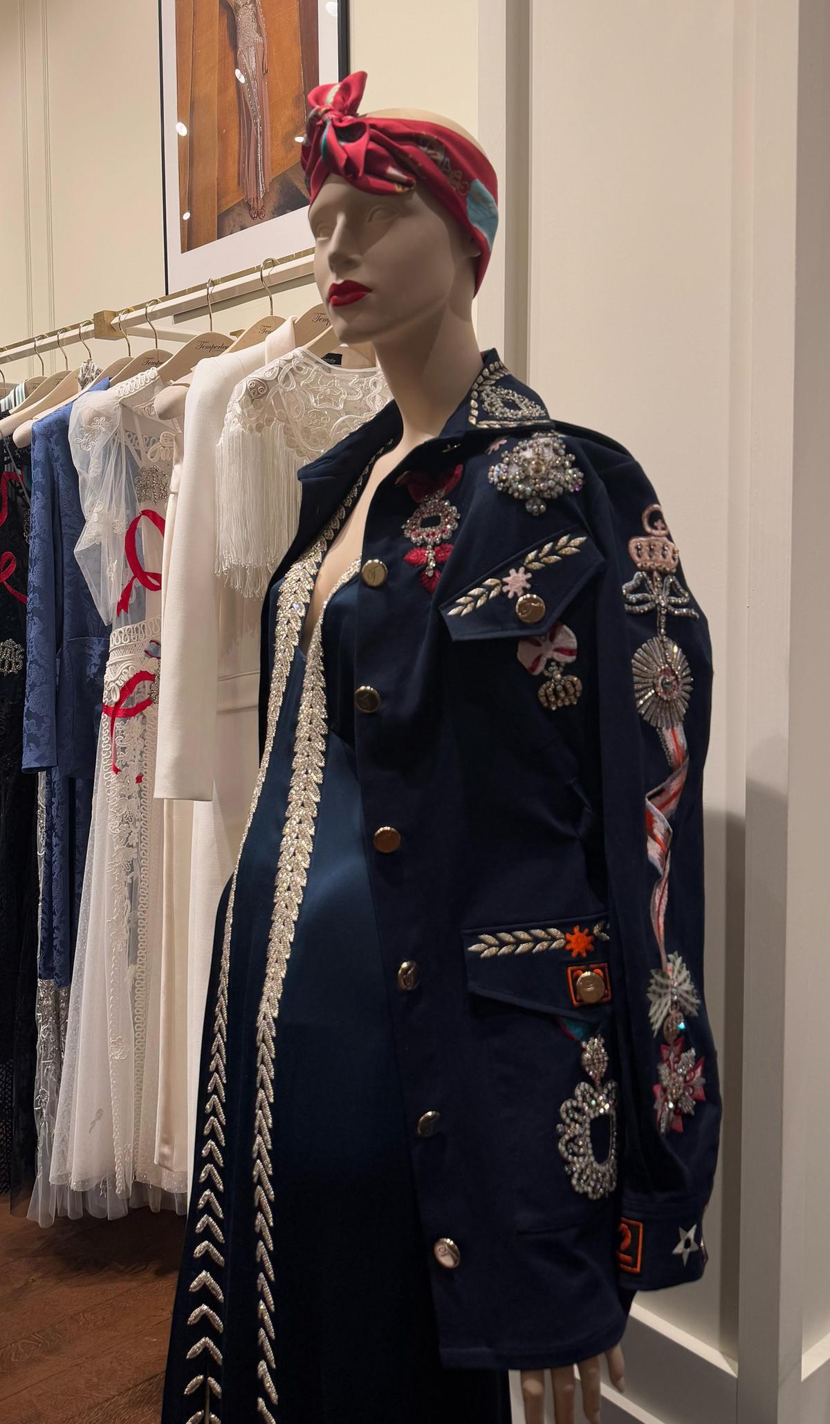 Temperley London tra military chic e silhouette romantiche