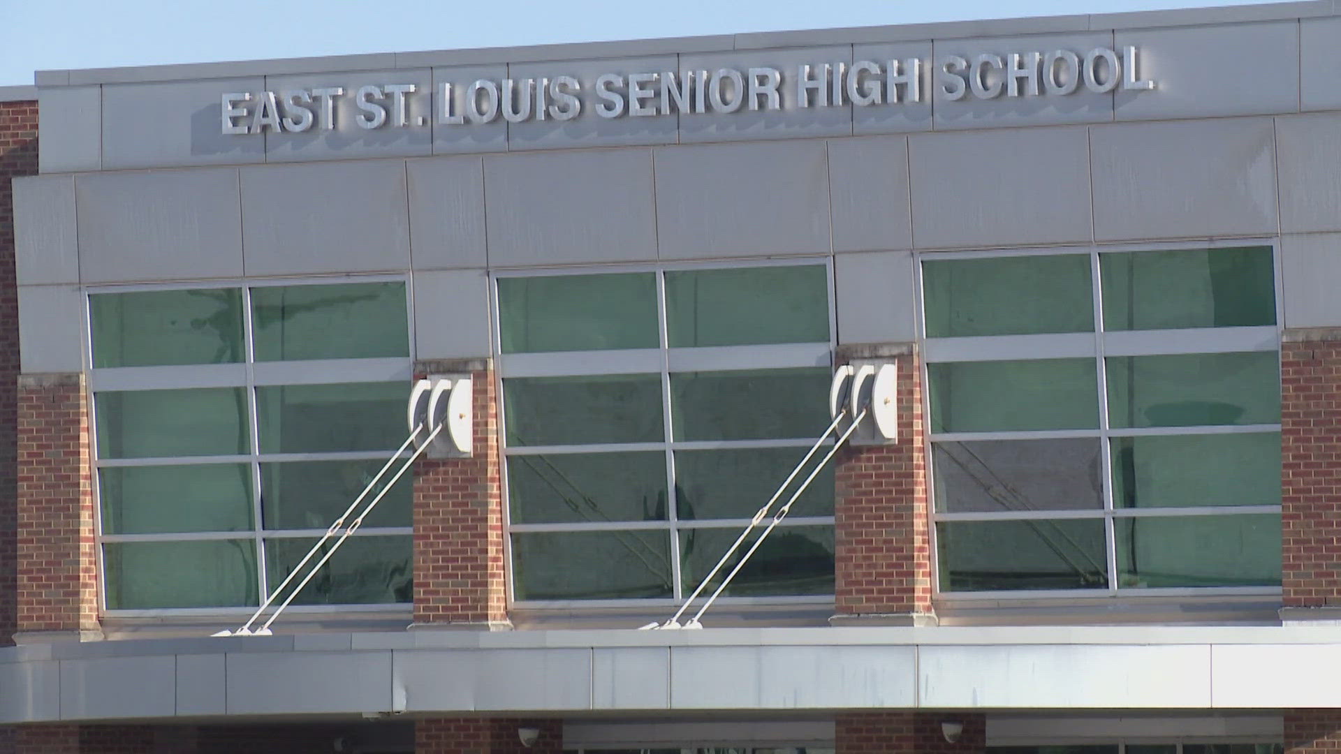 Bomb threat closes East St. Louis Senior High School