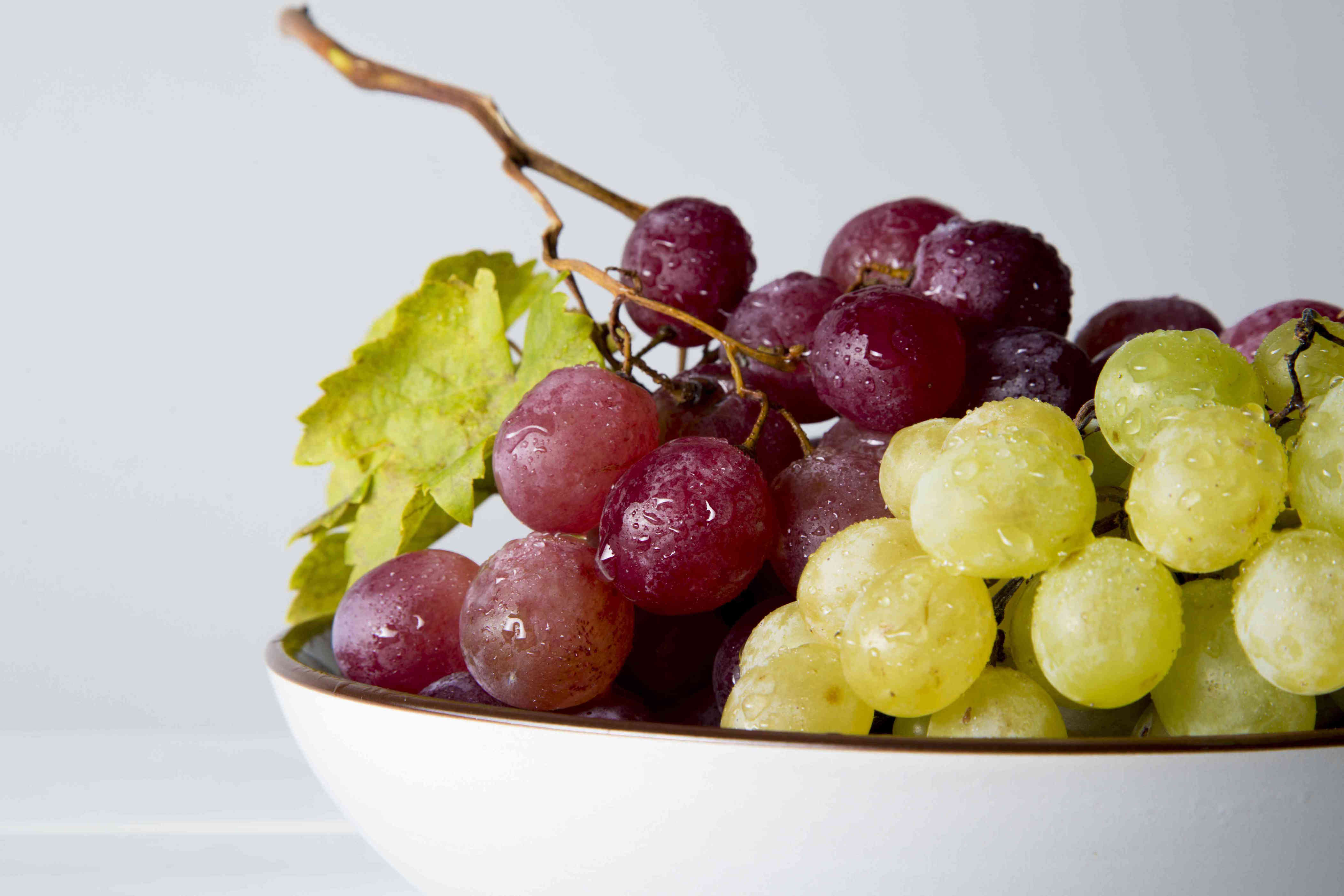 The Benefits of Grapes—Plus How to Enjoy This Small-but-Mighty Fruit